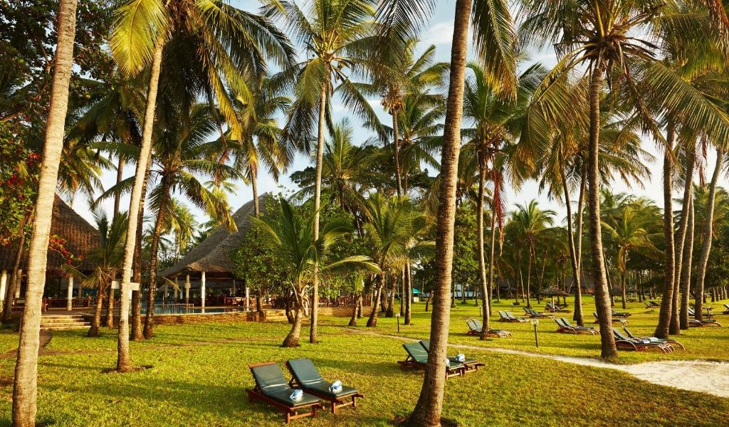 Safari Kenya si plaja Mombasa - Hotel Neptune Village Beach Resort 4 ...